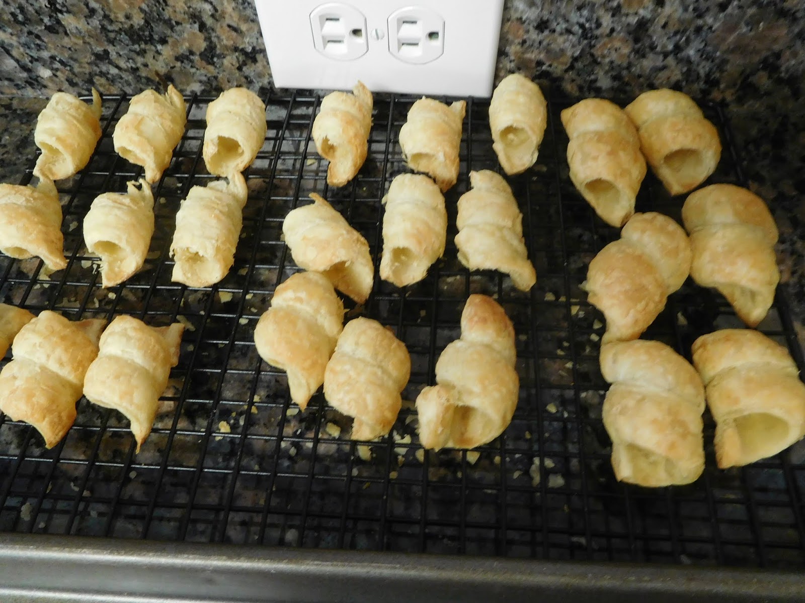 Food and Fiber Floozie: Ultimate baking = Lady Locks!, bread, SNS ...