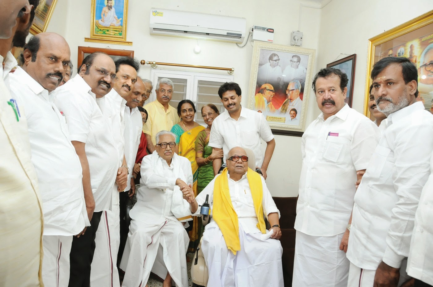 .: Kalaignar for celebration of 60 years of his friendship with Perasiriyar