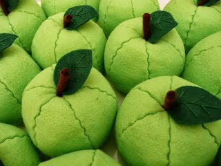 Free Felt Patterns: Free Felt Food Pattern of Whole Apples for Pretend Play