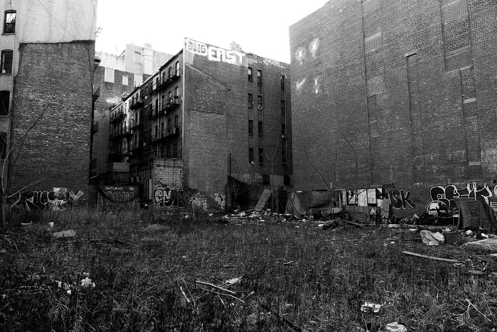 Meanwhile, in a Puerto Rican ghetto... : r/pics