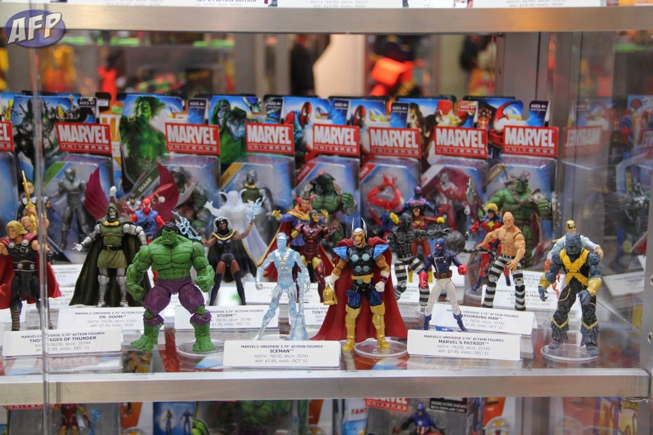 Chase Variant: SDCC First Look: Marvel Universe!