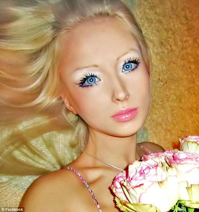 Husmeando por la red: Valeria Lukyanova, la rusa que se convirtió en ...