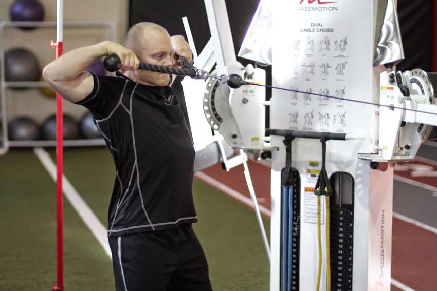 Melhore a postura e ganhe massa muscular usando o face pull ...