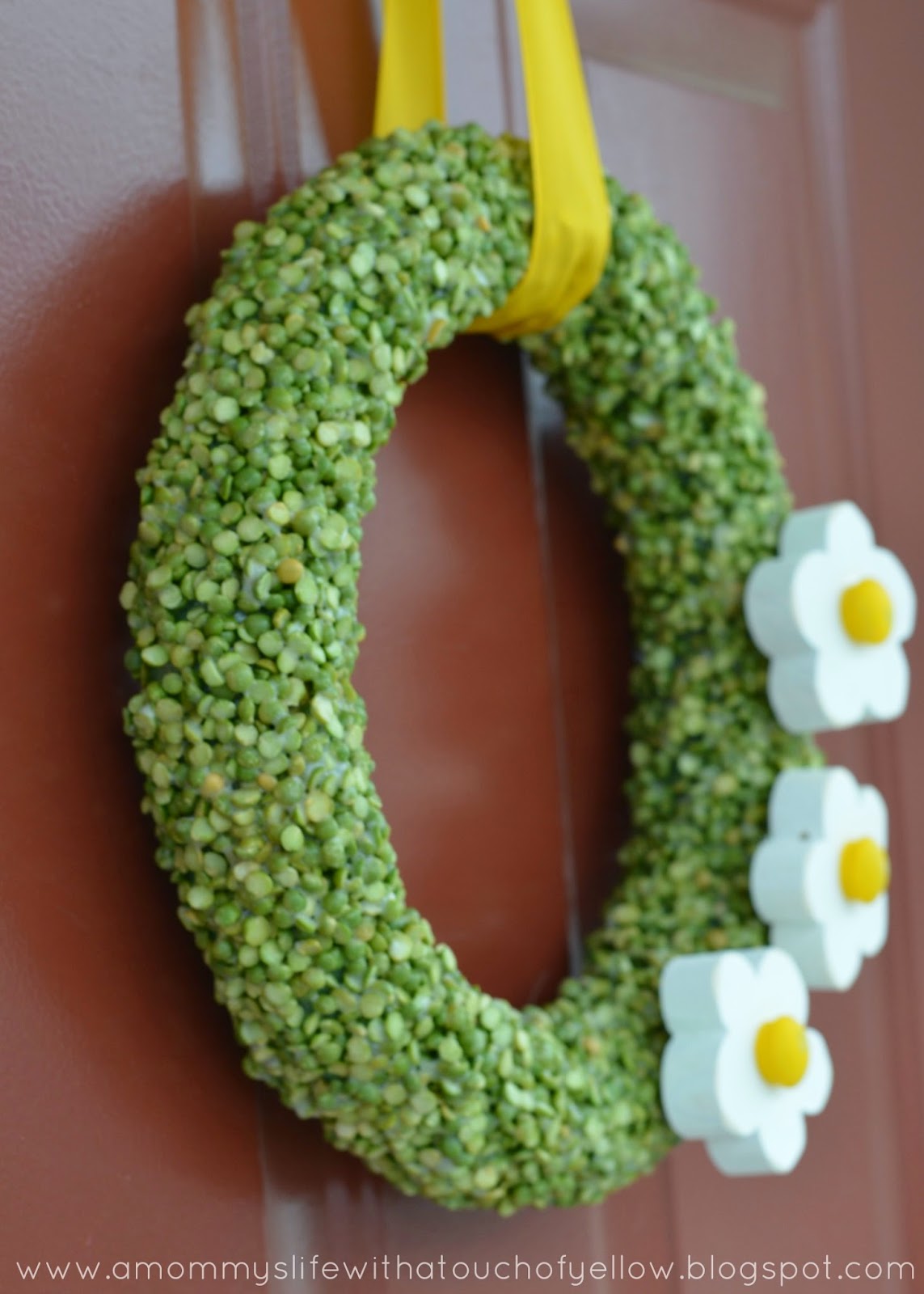 A mommy's life...with a touch of YELLOW: Split Pea Spring Wreath {DIY ...