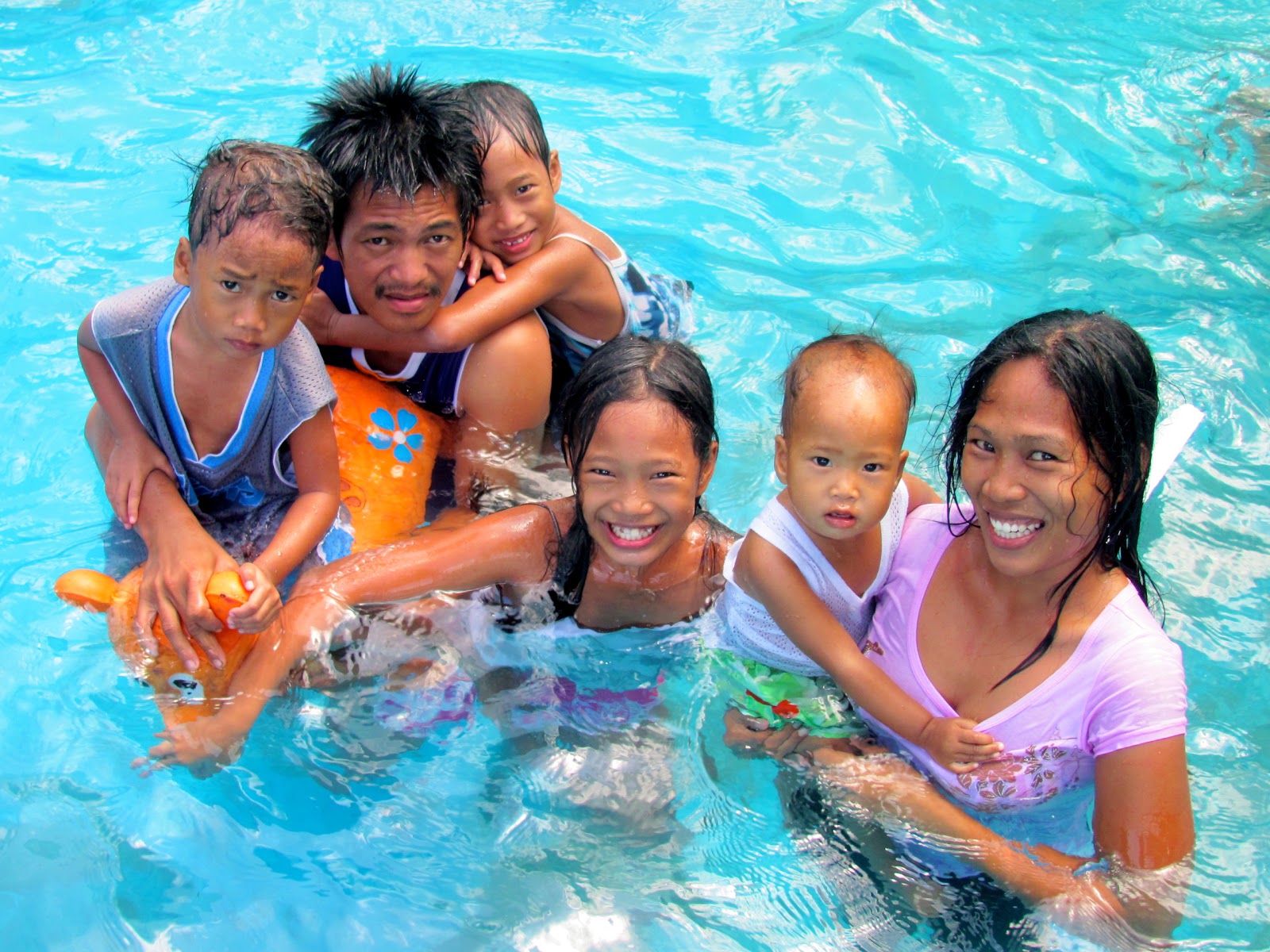 What Coffey's brewing in the Philippines...: Family Bonding