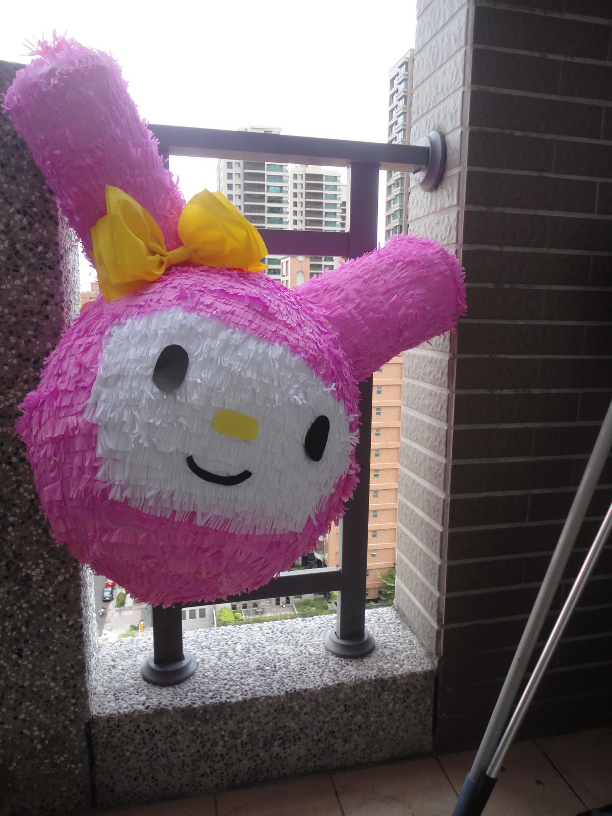 Lolokuo pinata: Cartoon Pinatas for girls