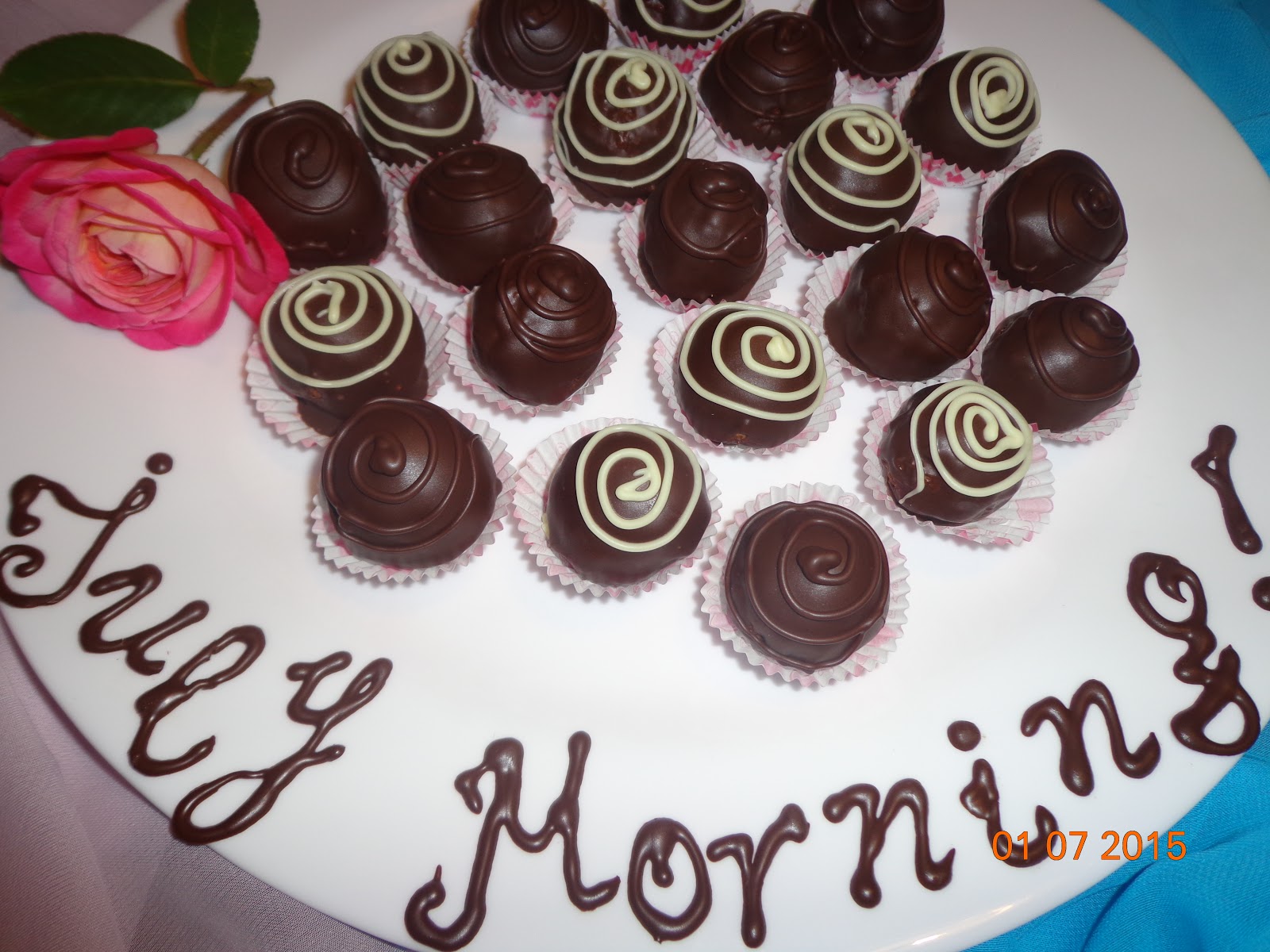 вкусни хрумки с Дани: ДОМАШНИ БОНБОНИ „FERRERO ROSHER /ФЕРЕРО РОШЕ/”