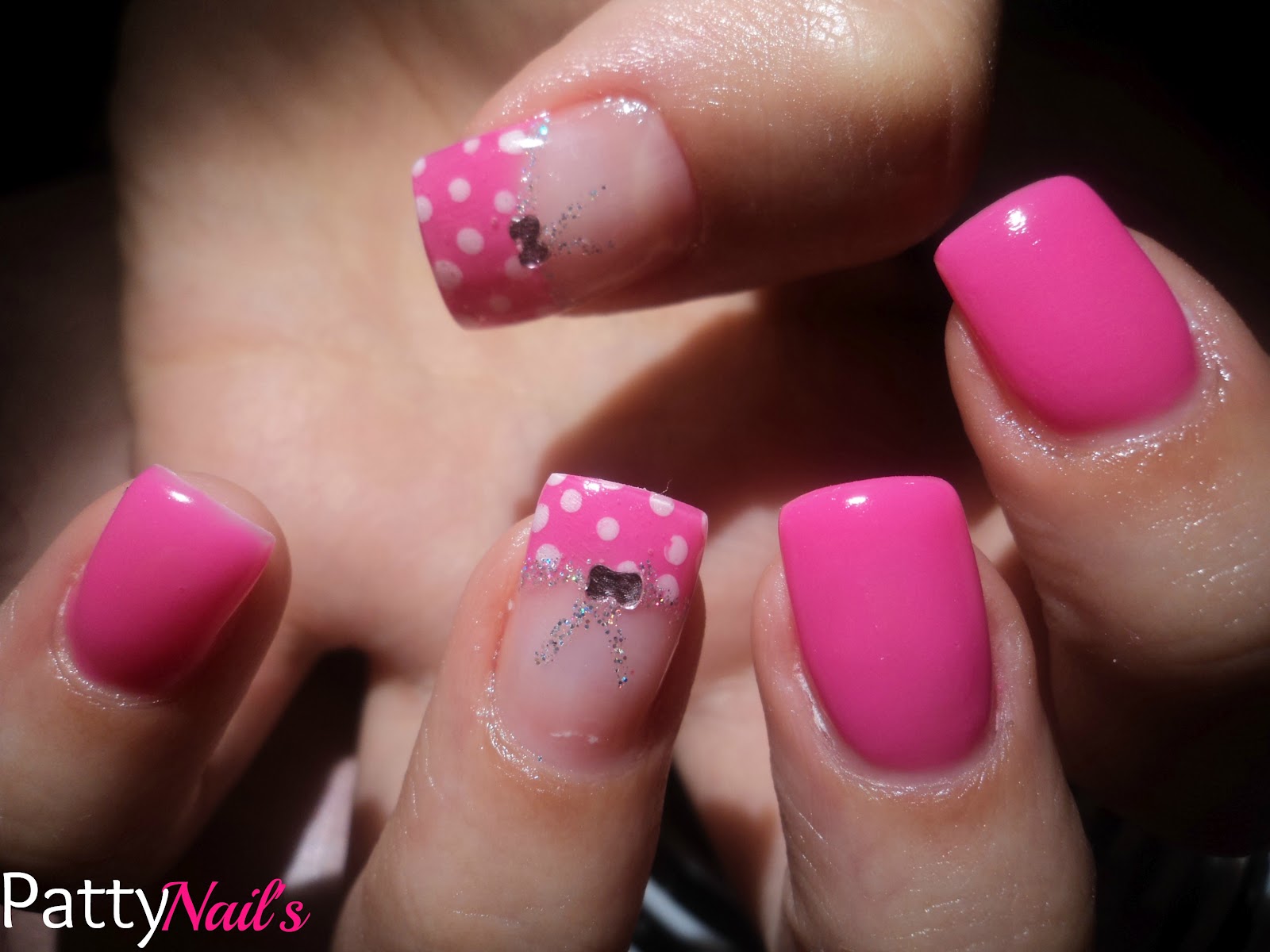 Patty Nails: Rosa Choque e Bolinhas