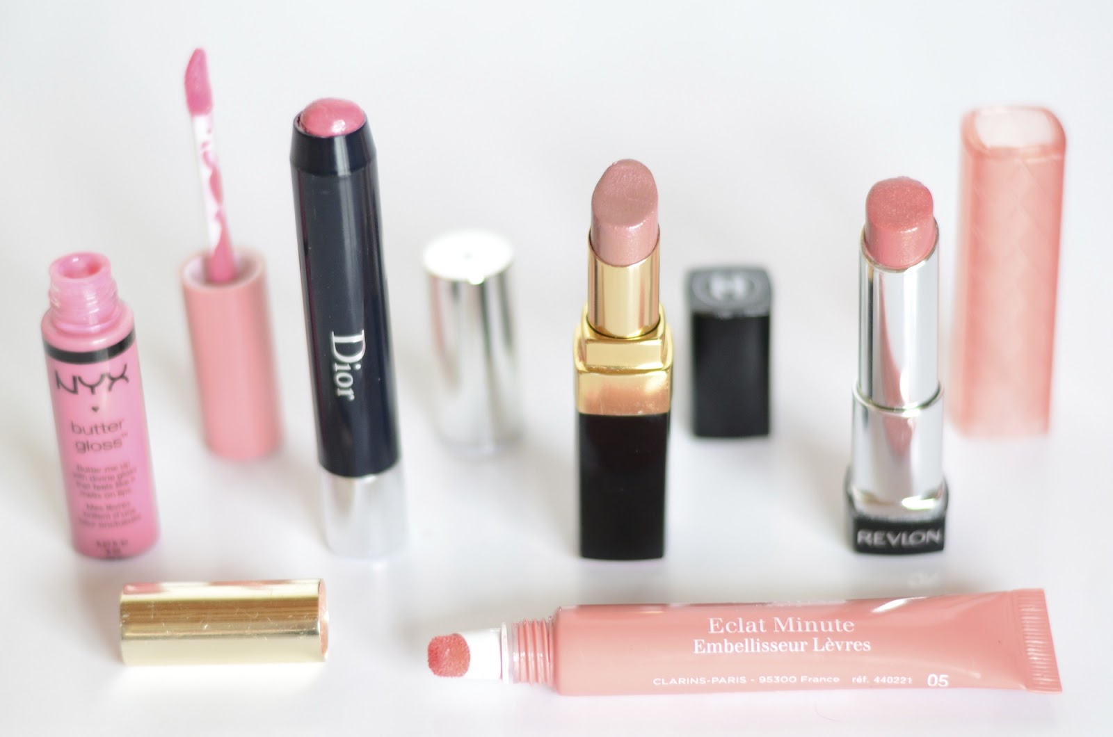 Feathers and Brushes en français: Une semaine de rouges à lèvres #1