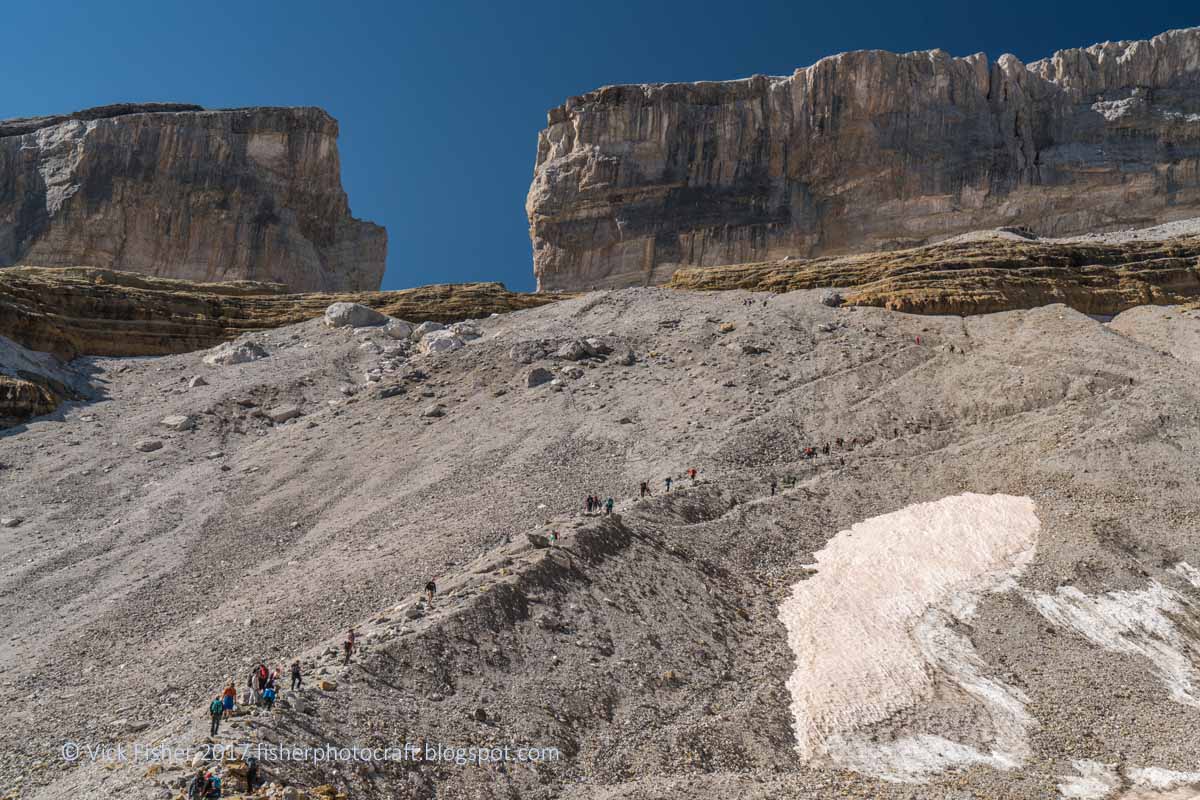 Vick and Jennifer's Travels: Walking to Spain: Hiking La Breche de ...