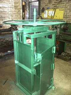 Sekedar Pengetahuan: Pengertian dan Jenis Mesin Press