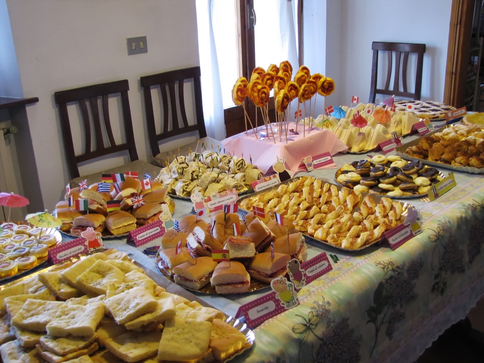 Buffet della Peppa Pig per Margherita - La casa del coniglio bianco