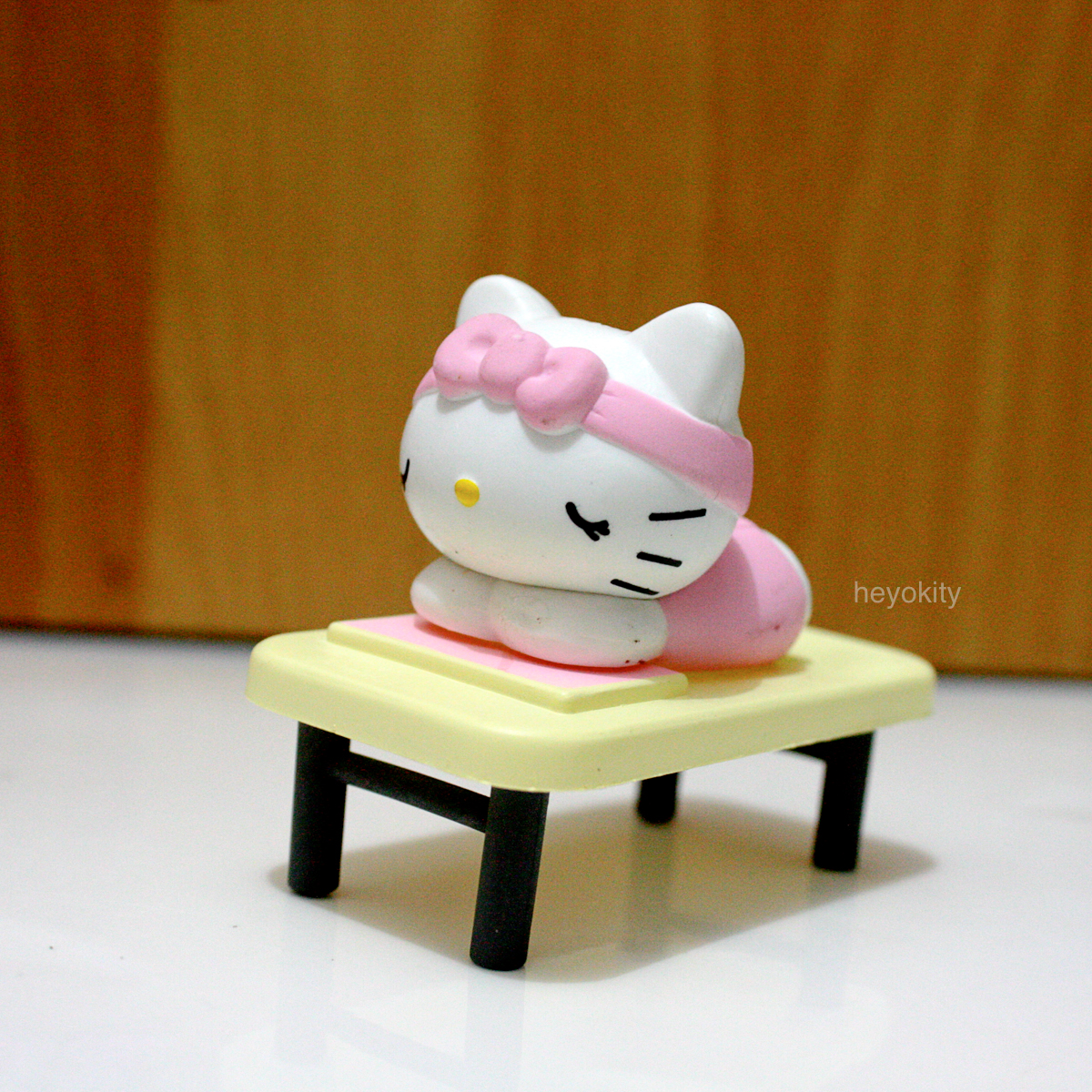 pusang maganda: hello kitty relax figurine collection