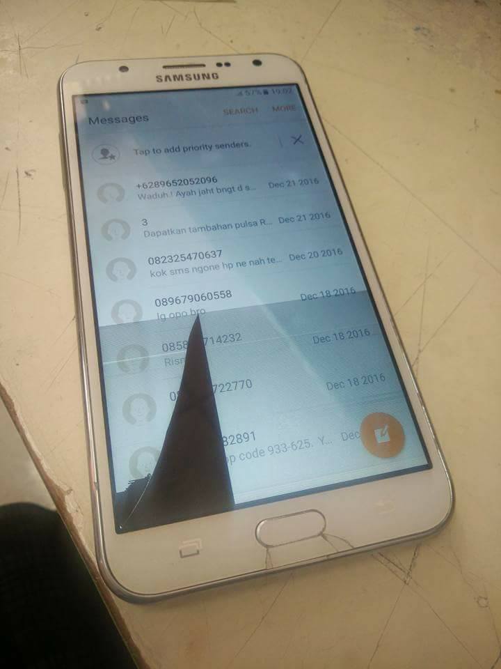 Gambar Hp Retak Samsung