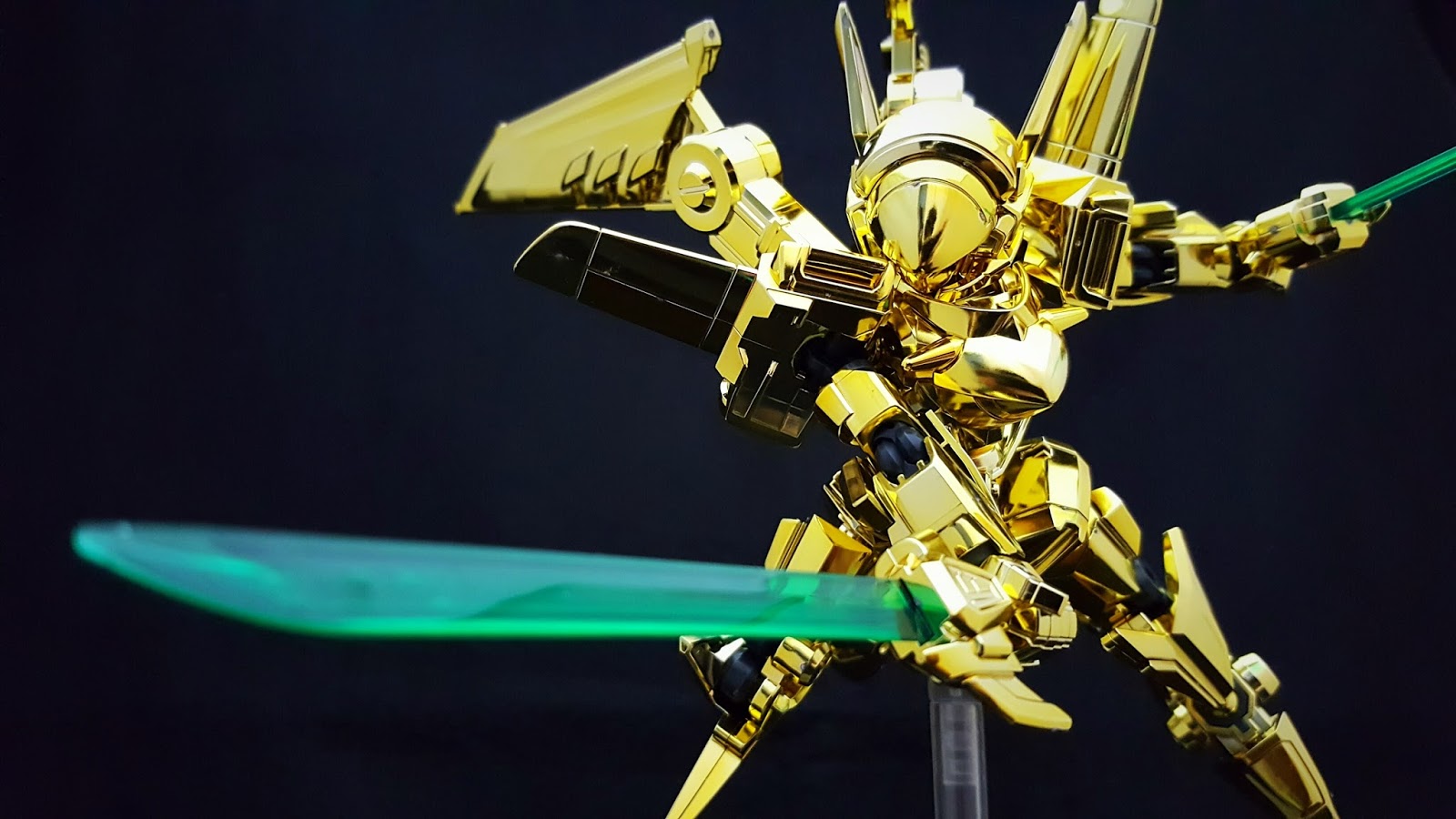 Gunplanerd: [Kit Insight] Bandai LBX Ikaros Force (Limited Gold Ver ...