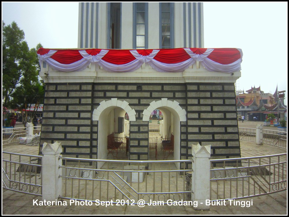 Jam Gadang Penanda Pusat Kota Bukittinggi - TᖇᗩᐯEᒪEᖇIEᑎ