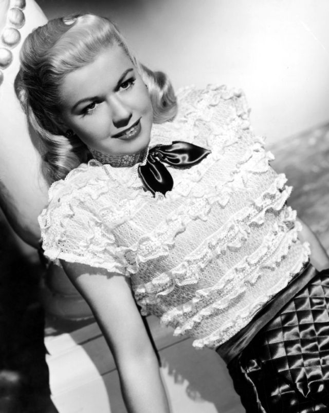 35 Stunning Black and White Photos of a Young and Beautiful Doris Day ...