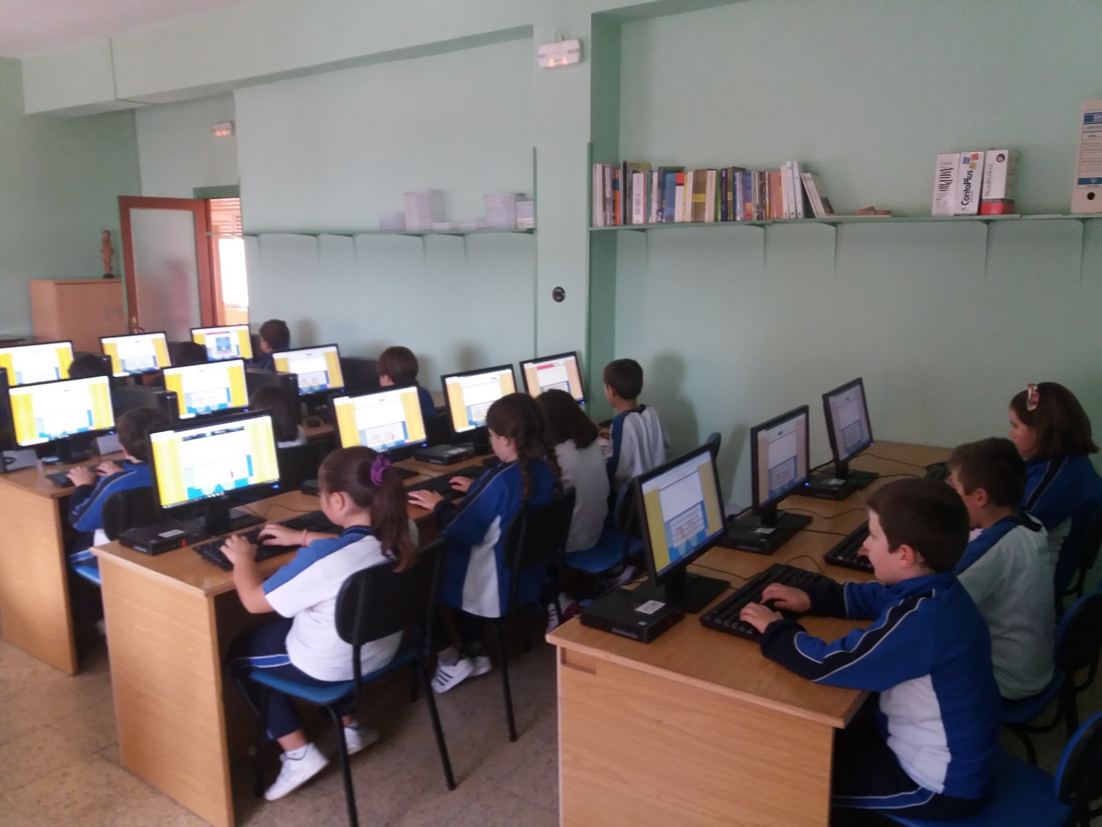 TEJIENDO REDES : EN EL AULA DE INFORMÁTICA