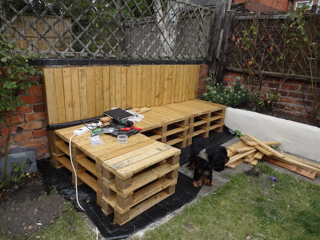 DIY How to Build Pallet Seating - Kezzabeth | DIY & Renovation Blog