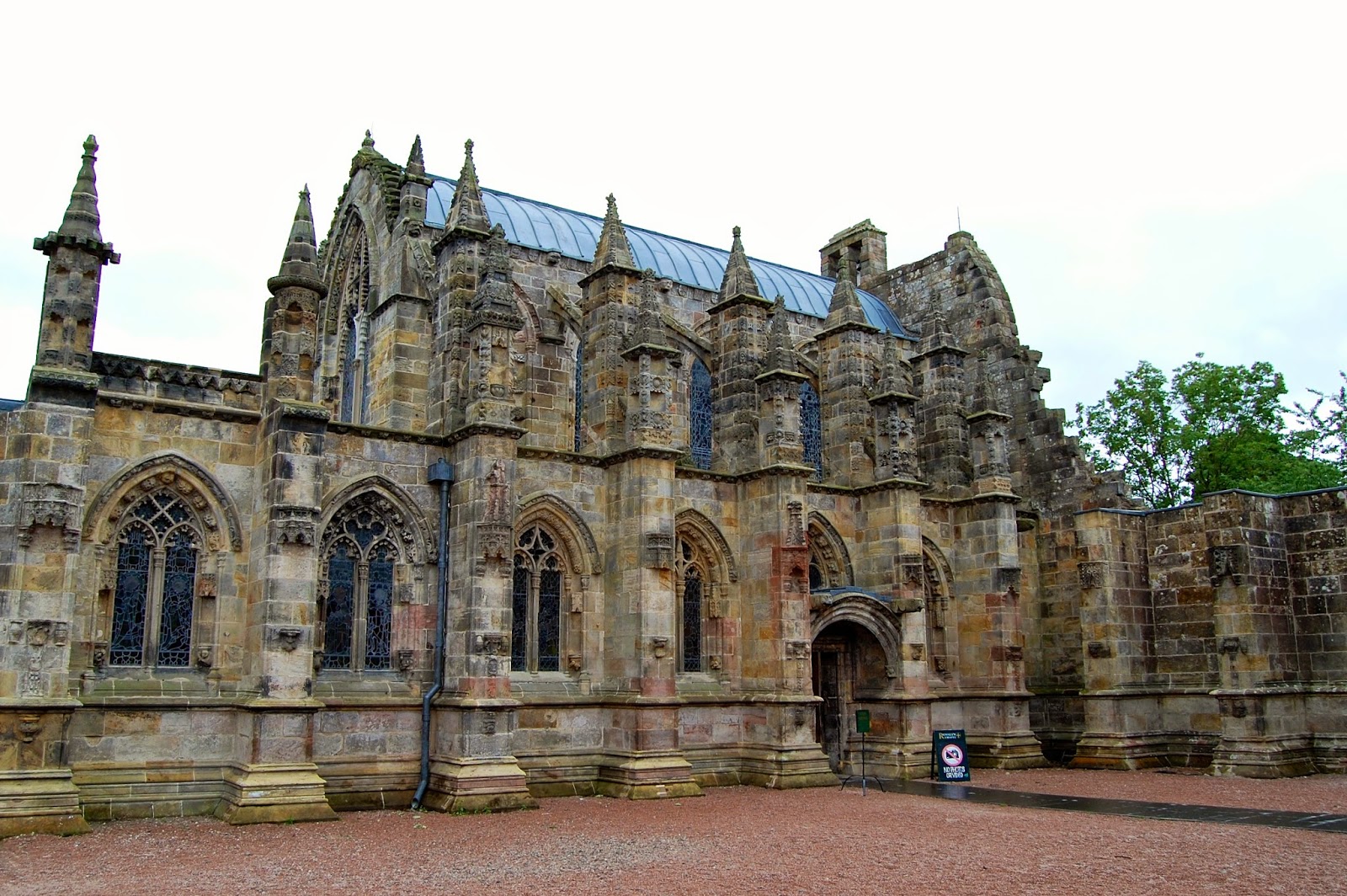Coloring Without Borders: Rosslyn Chapel
