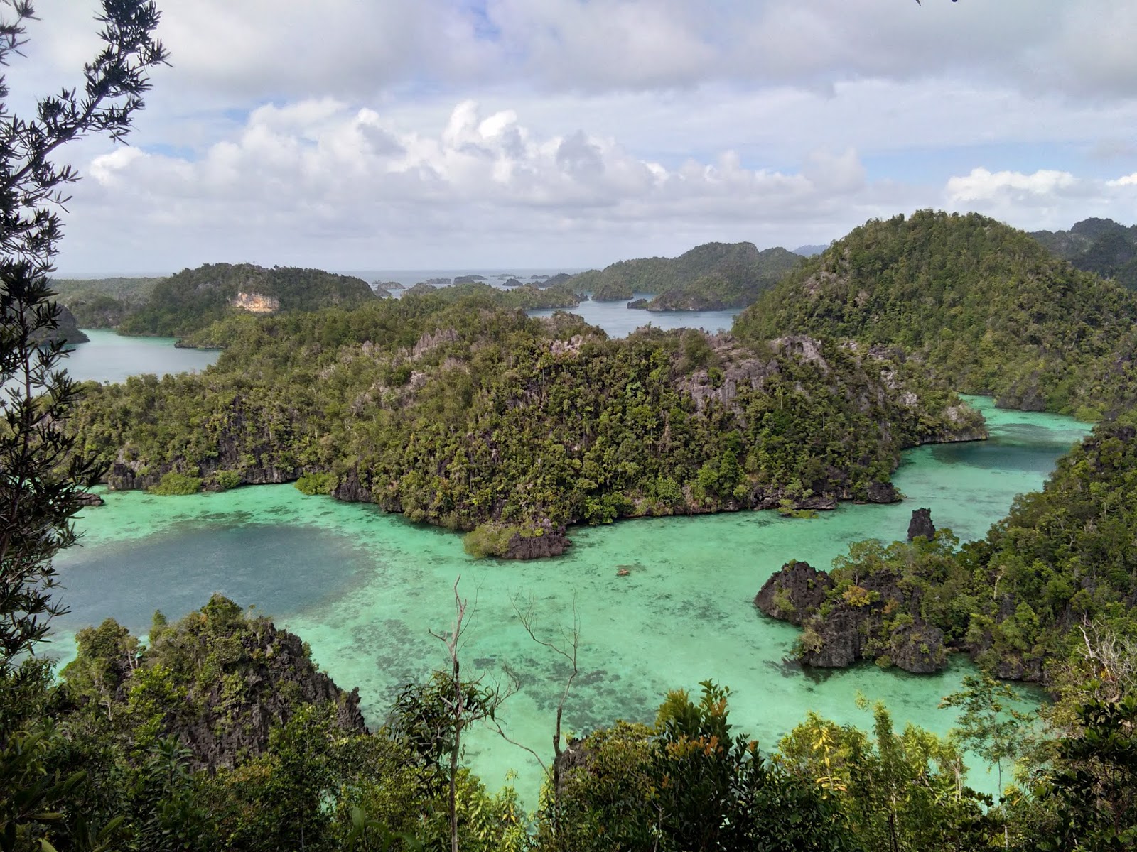 Ambon Paket Wisata MURAH : PANTAI ORA (ORA BEACH), RAJA AMPAT.: 2015