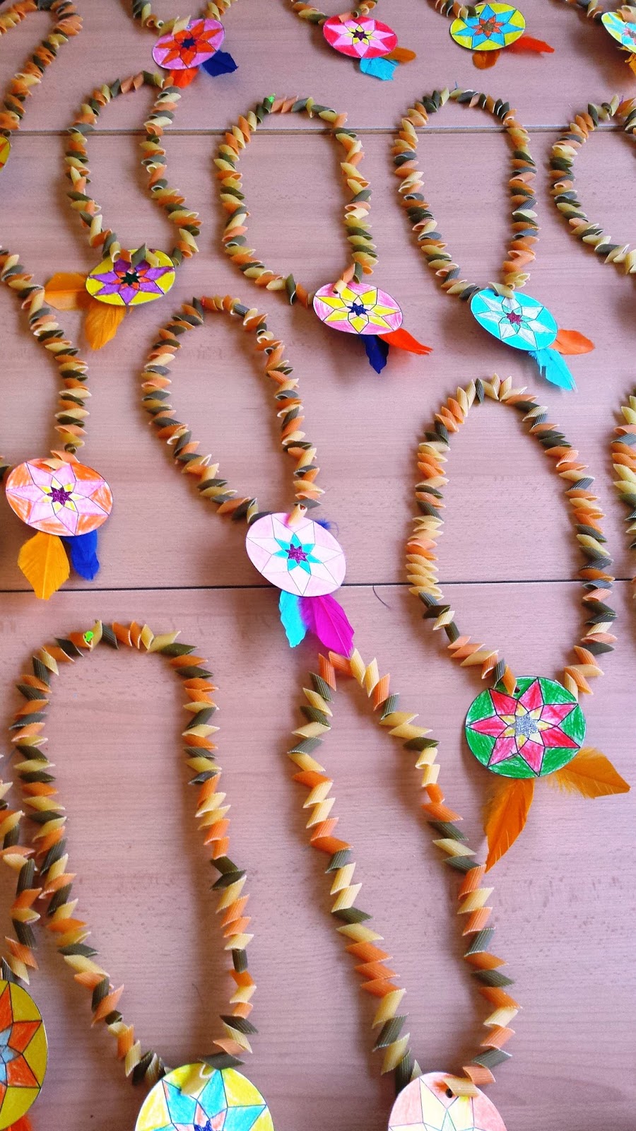 El Blog de la seño Sara : Indios: nuestros collares