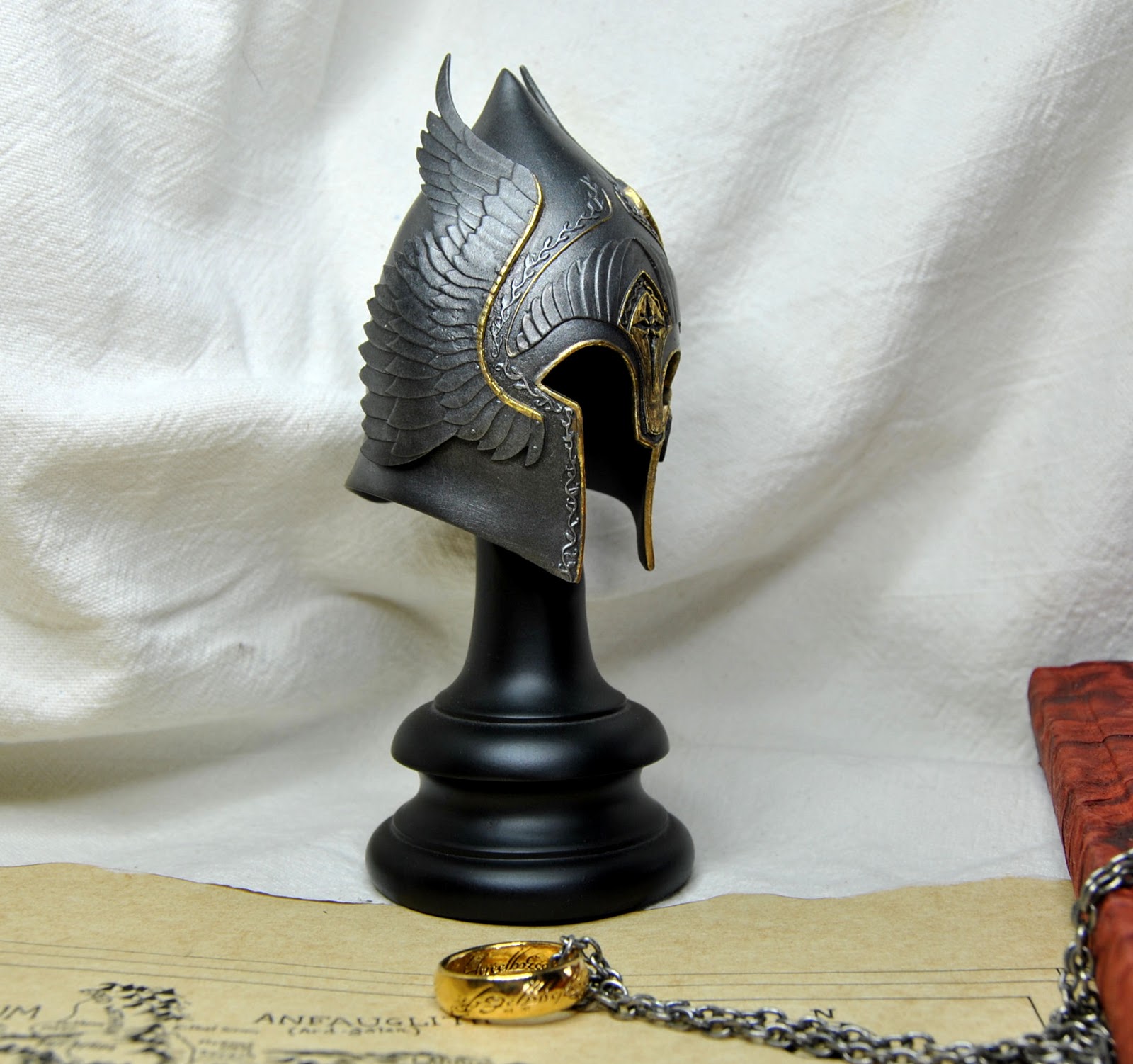 King in Yellow: Lord of the Rings helm collection - Gondor