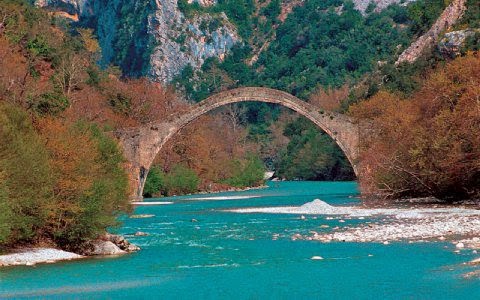 ΠΕΡΙΣΤΕΡΙ (ΑΤΤΙΚΗ) ΔΥΤ. ΑΘΗΝΑ: Το ιστορικό Γεφύρι της Πλάκας κατέρρευσε ...