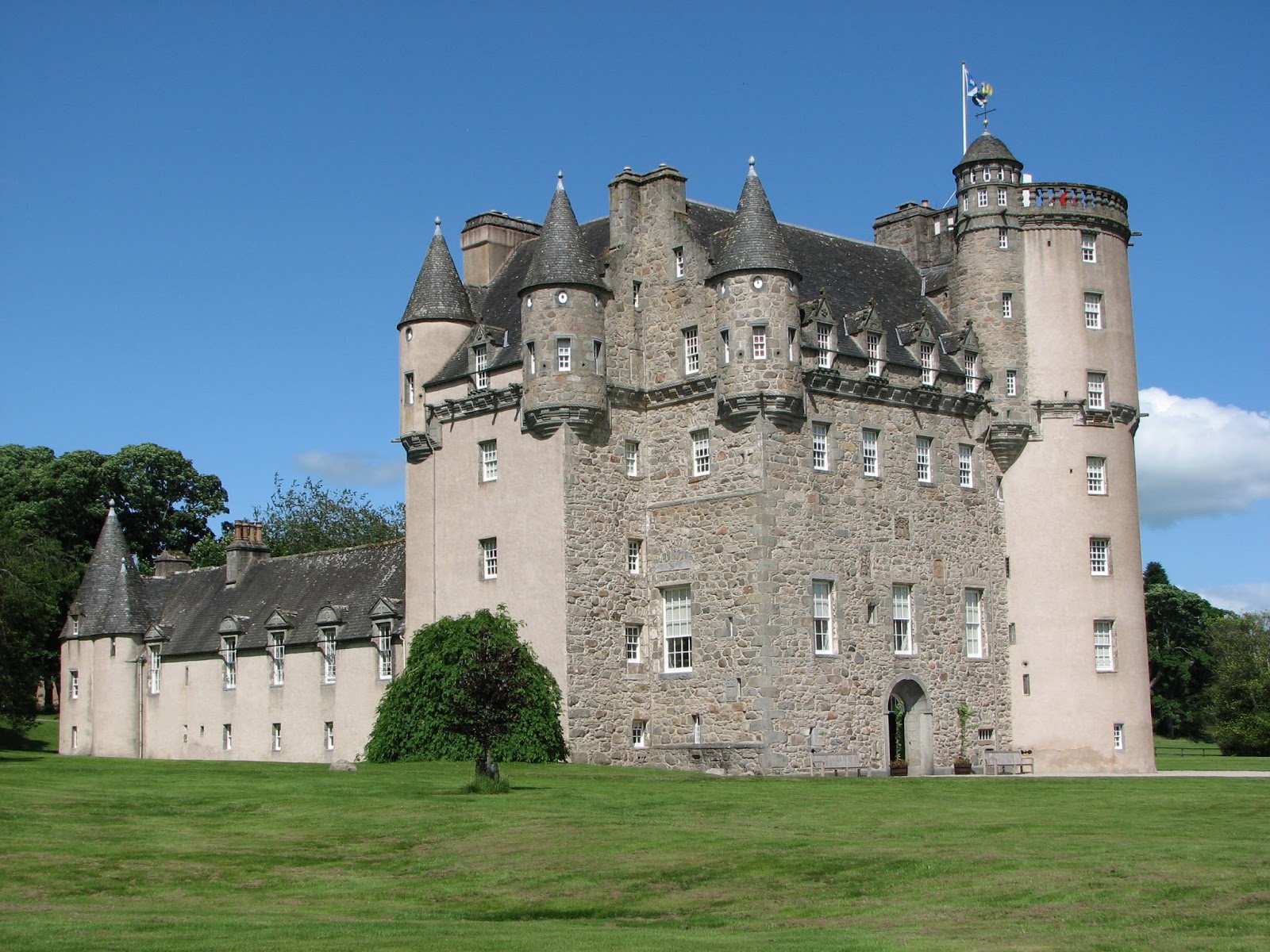 Craftyliz's Creations: A Visit to Castle Fraser
