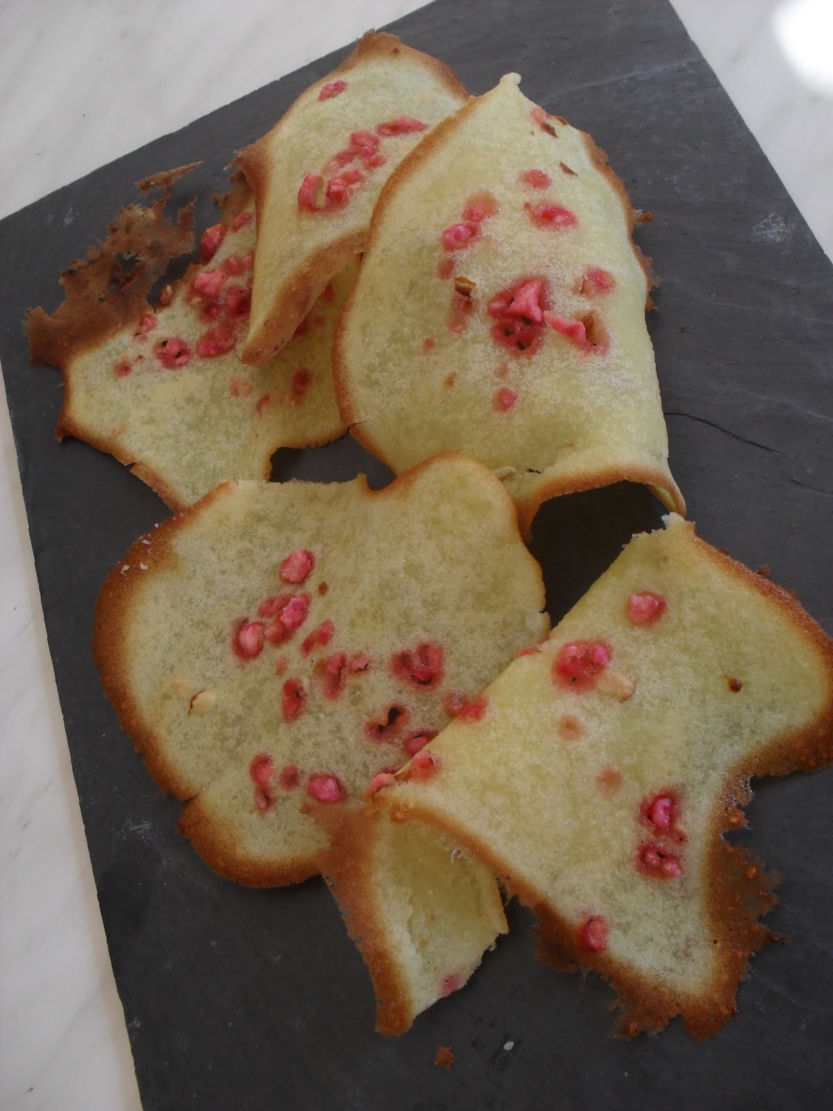 NOS RECETTES DE FAMILLE: TUILES DESSERT