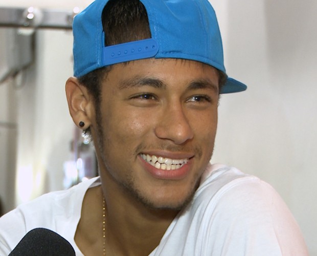 Neymar Smile With Blue Hat Wallpaper | Take Wallpaper