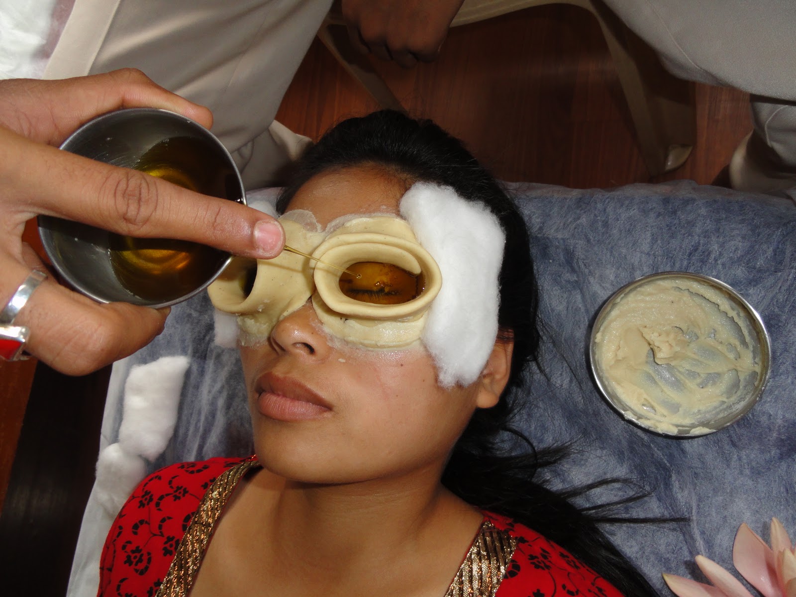 Sri Sri Netrajyoti: Eye Treatments