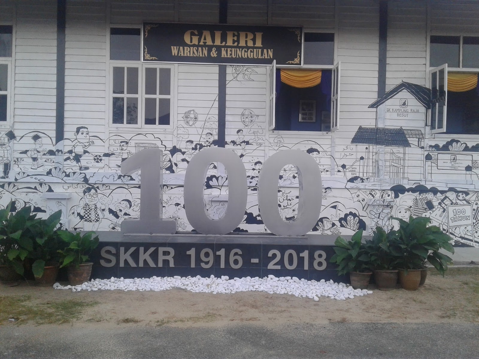 Ini sebuah kisah cinta, dari sekeping hati...: 100 Tahun Sekolah ...