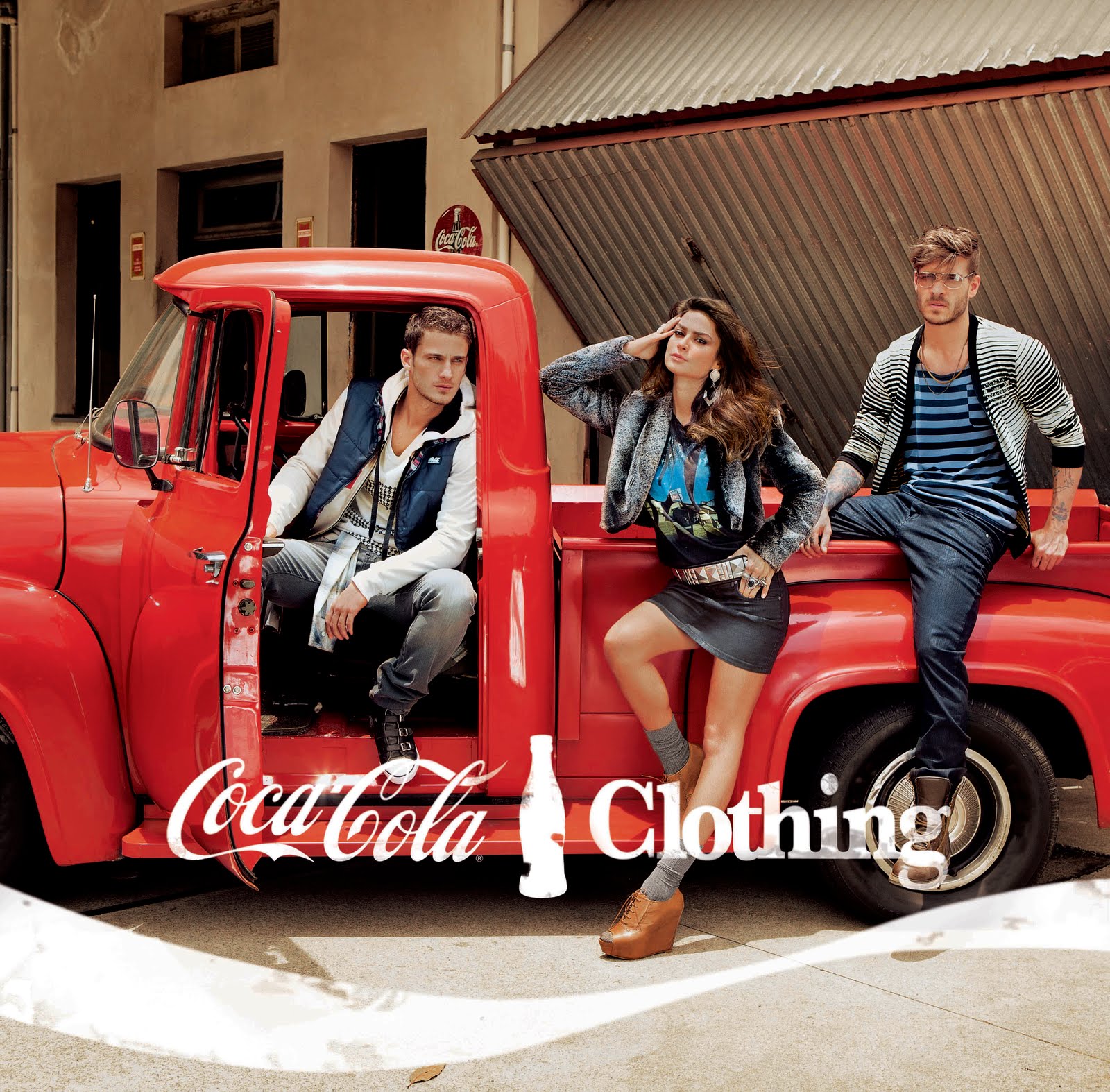 Toque de Gata: Coca-Cola Clothing abre a primeira loja do mundo em ...