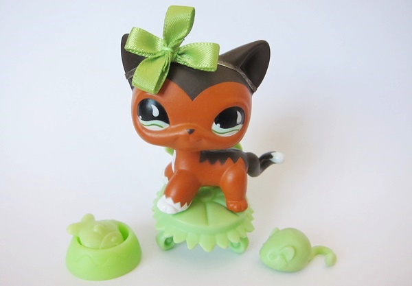 Littlest pet shop blogi: Savannah seisova kissa / Savannah shorthair cat