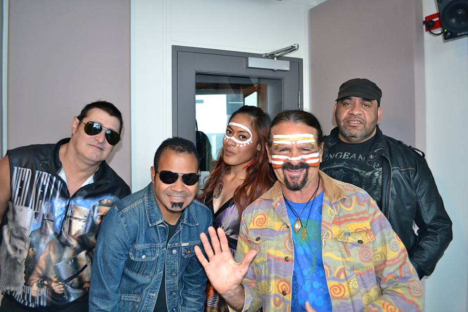 FÚRIA MUNDIAL HOJE !: COLOURED STONE / BANDA ABORÍGENE DA AUSTRÁLIA