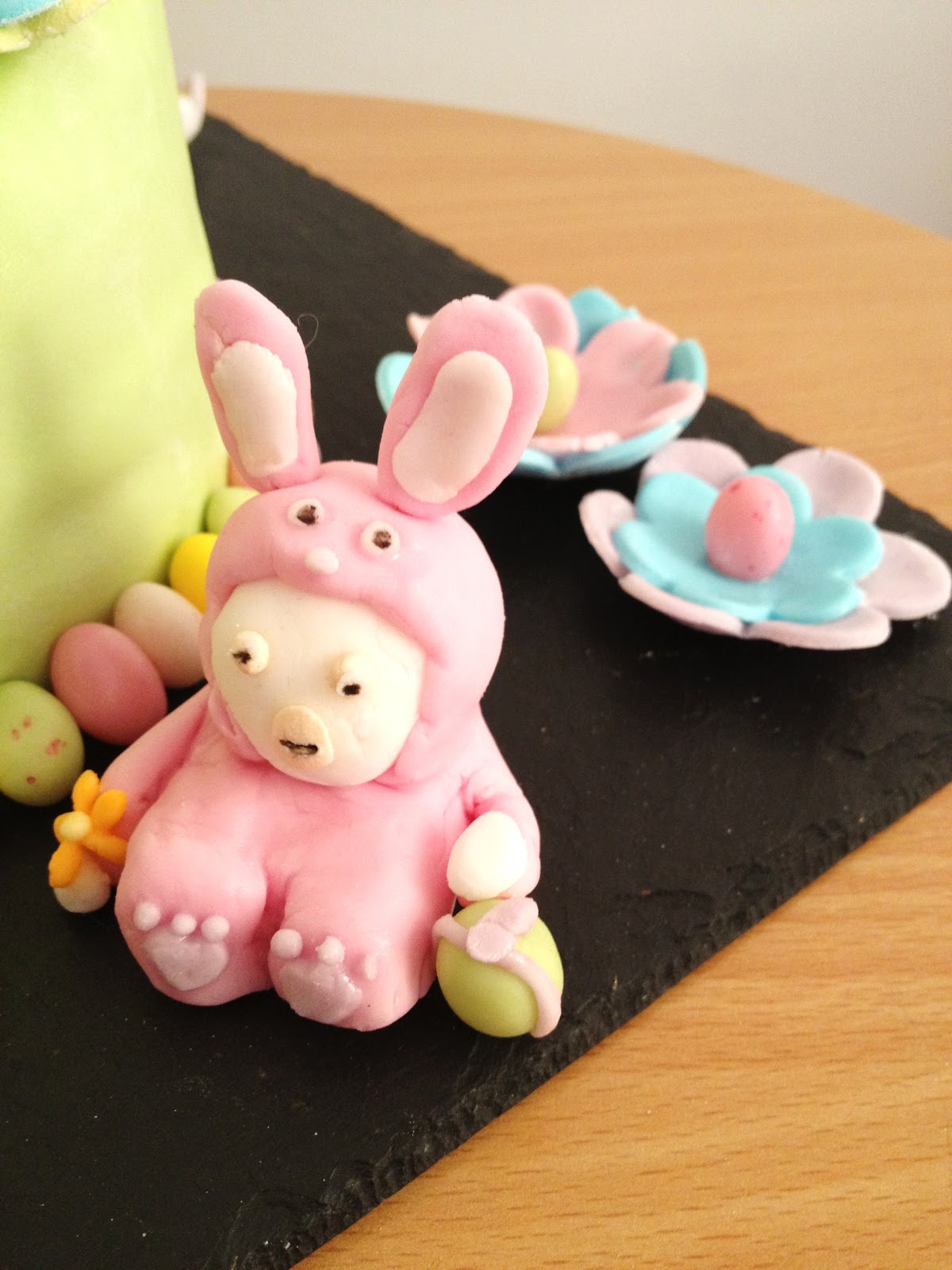 Fabtastic Cakes: Gâteau les Lapins Crétins fêtent Pâques