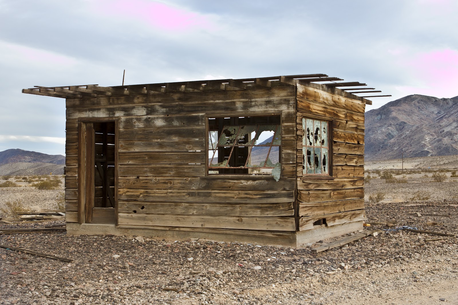 Spare Parts and Pics: Five Desert Cabins