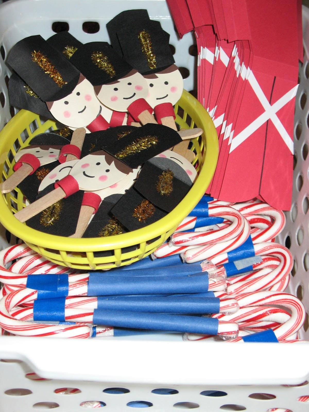 Artsy Fartsy: Candy Cane Christmas Soldiers