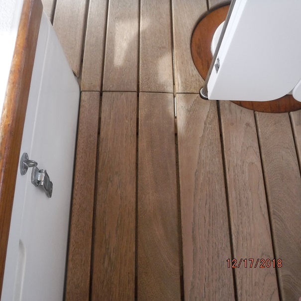Chip & Debbie Willis on s\v Elegant'sea: Teak cockpit grate gets a coat ...