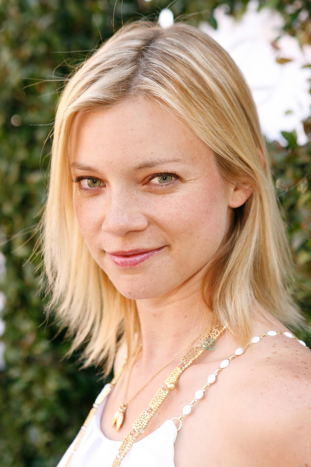 Amy Smart Hot Wallpapers ~ Hot Photos Hub