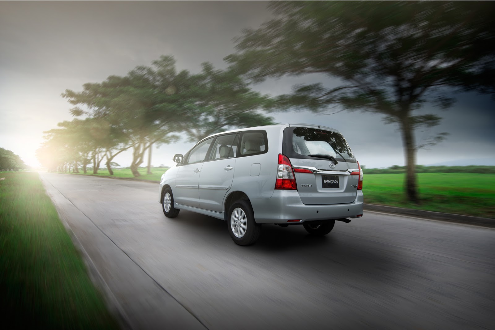 THE ULTIMATE CAR GUIDE: Used Car Review - Toyota Innova (2005-2016)