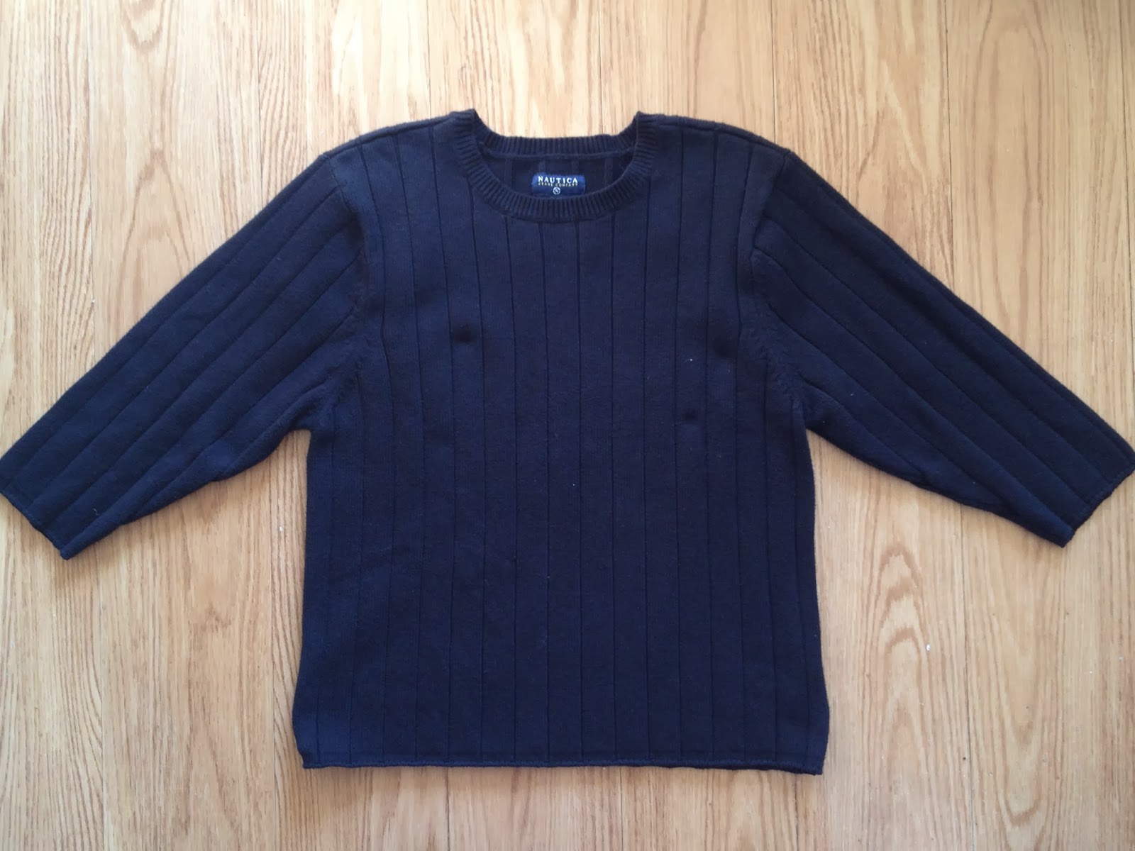 Nelesc Designs: Tuesday Tutorial: Infinity Scarf from Sweater