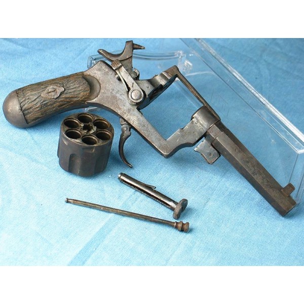 Armi usate web portal: REVOLVER 1889 TOSCHI CASTELLI 1918