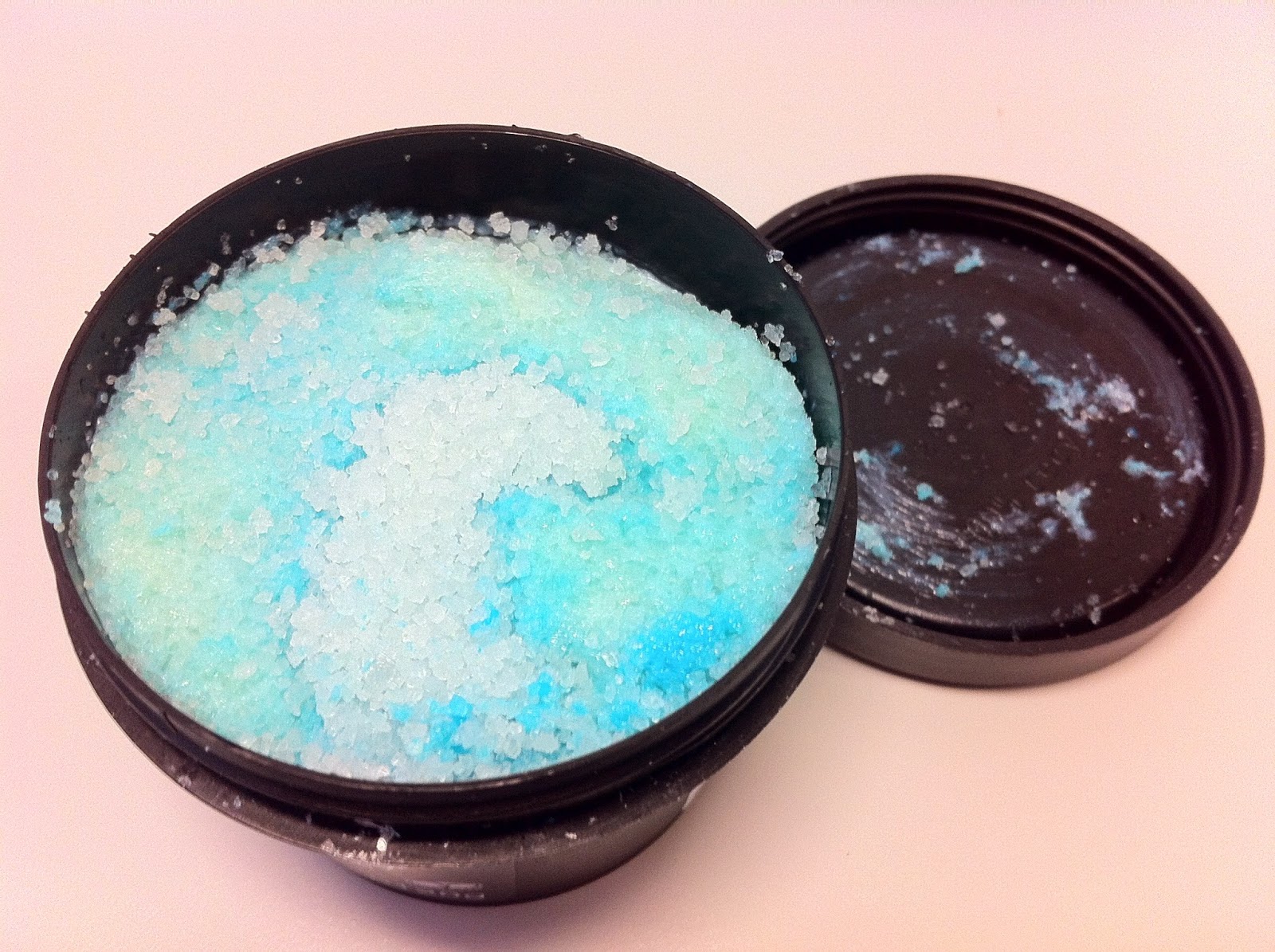 Laucuz: Lush Ocean Salt Facial Scrub