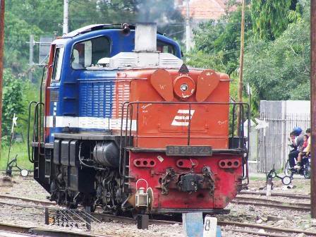 Edan Sepur Indonesia: BB300