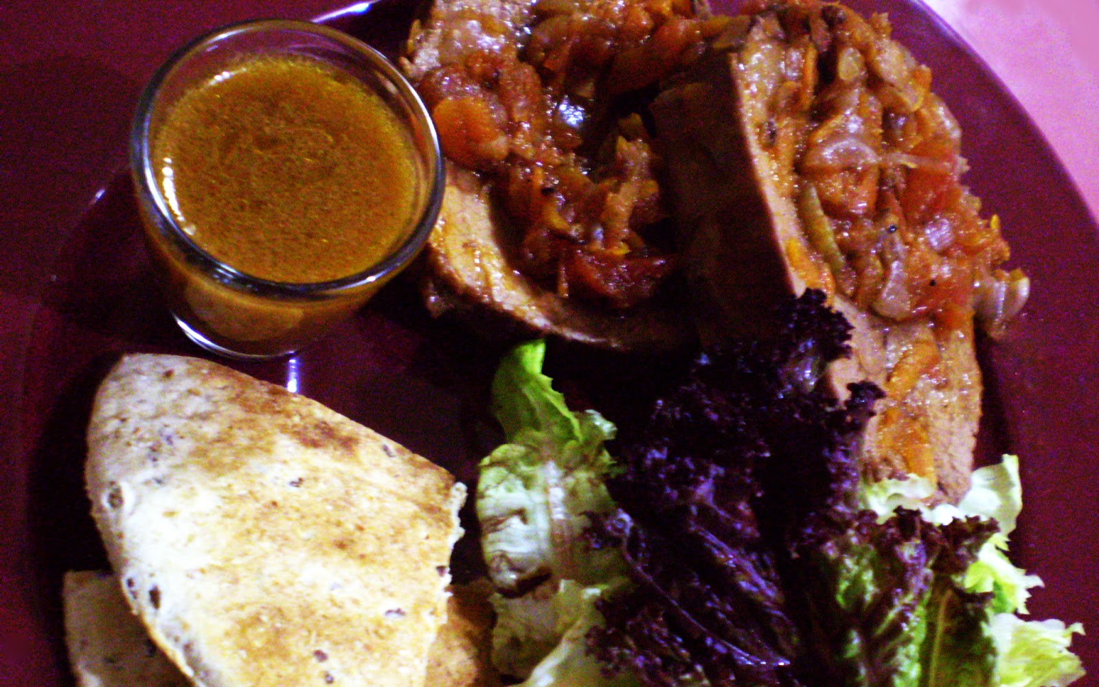 Cocina de Corazón: Pollo Ganso Portuguesa con Mix de Hojas Verdes y Pan