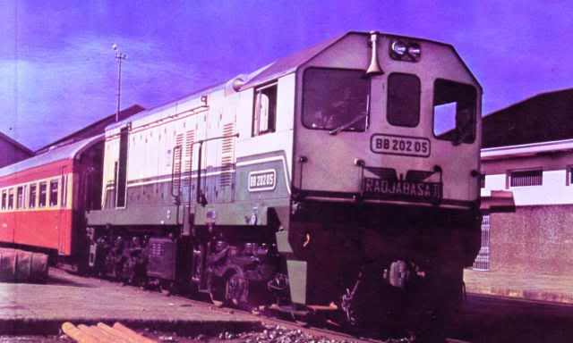 RAILROAD OF THE WORLD (世界の鉄道) kereta api di dunia: BB 202 LOKOMOTIVE