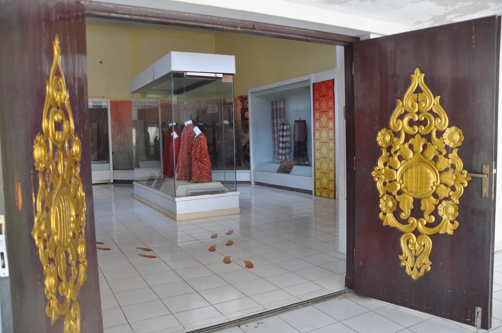 Melihat koleksi museum balaputradewa - Info, wisata, kuliner, hotel ...