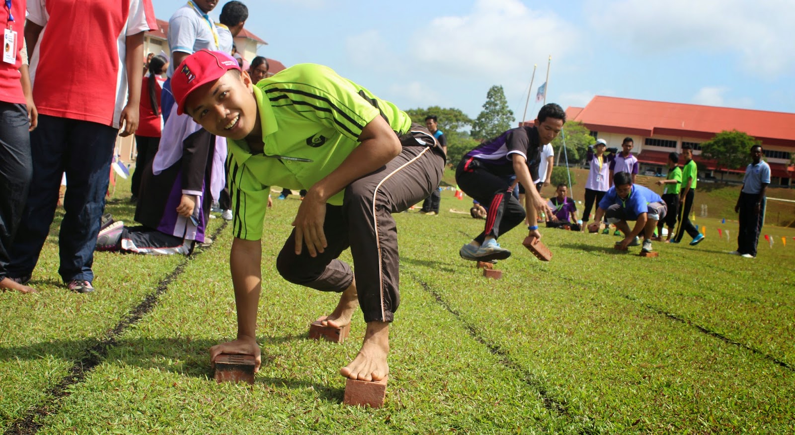 paanzainudin: KARNIVAL PERMAINAN TRADISIONAL